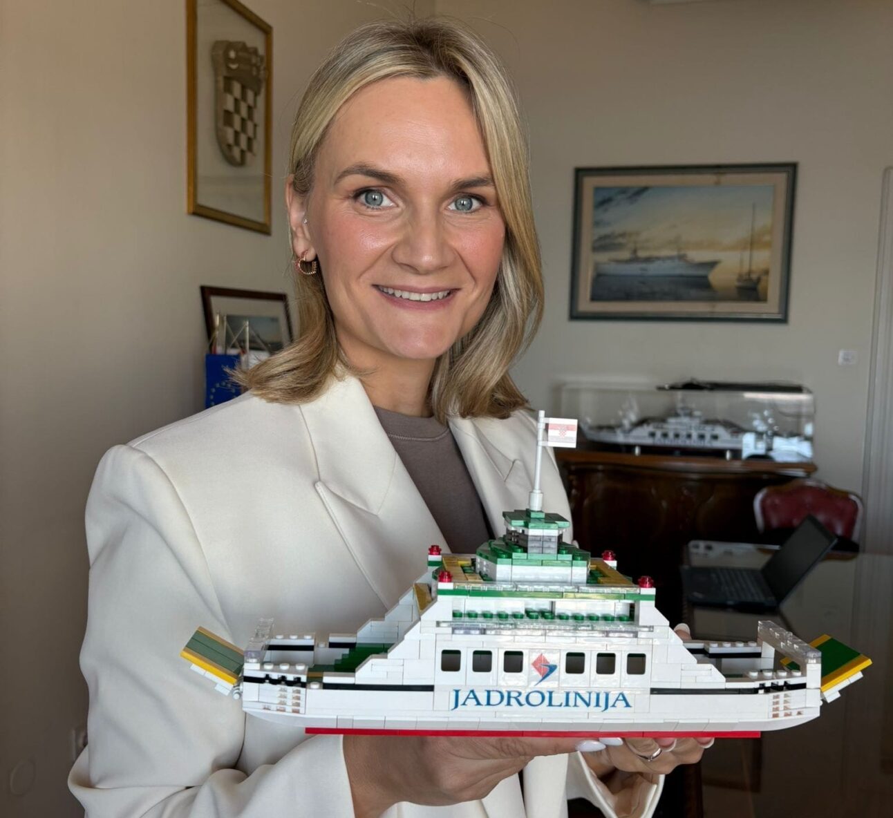 So nimmt man den Sommer mit nach Hause: Eine Jadrolinija-Fähre als Bausatz! - Kristijan Antic BLOG